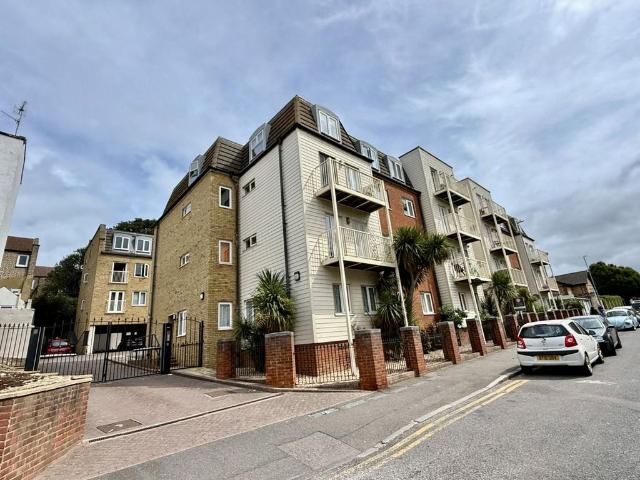 Dane Road, Martony Court Dane Road, CT9 2 bed flat to rent £1,050 pcm £242 pw