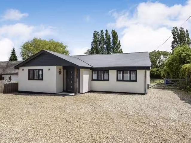 Danedale Avenue, Sheerness ME12 4 bed equestrian property for.