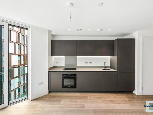 Daneland Walk, London, N17 Studio to rent £1,650 pcm £381 pw