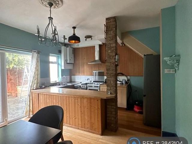 Danesbury Road, Feltham, TW13 3 bed terraced house to rent £2,199 pcm £507 pw