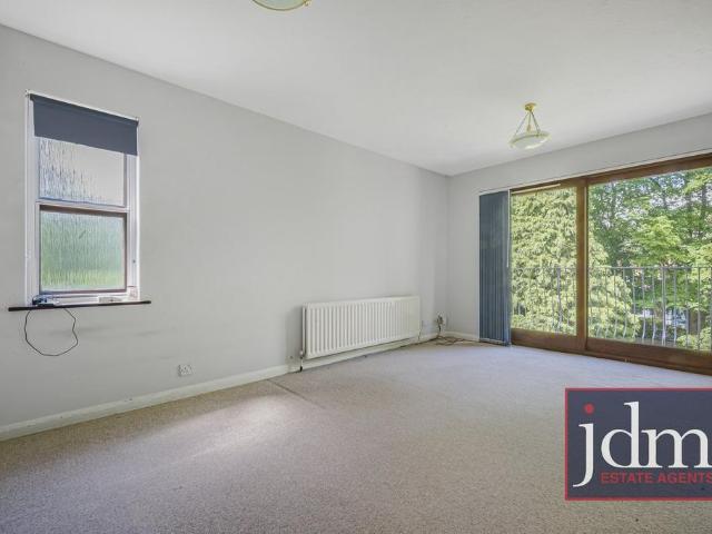 Daniel Court, 19 Brackley Road. 2 bed flat to rent £1,800 pcm £415 pw