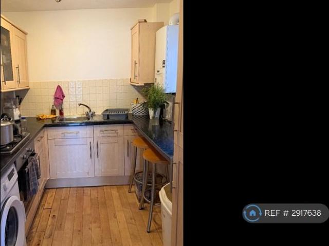 Daniel Court, London, W3 2 bed flat to rent £1,650 pcm £381 pw