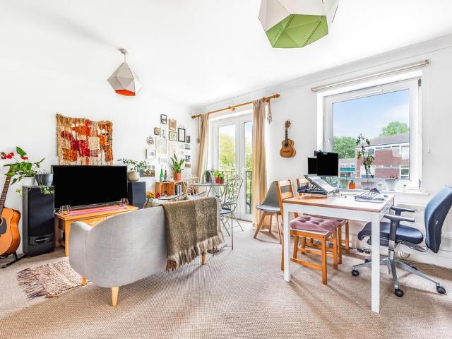 Dacre Park, Blackheath, London, SE13 2 bed apartment to rent £1,800 pcm £415 pw