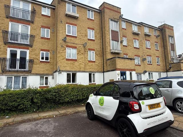 Dadswood, Harlow CM20, 1 bed flat to rent, £1,350 pcm | PrimeLocation