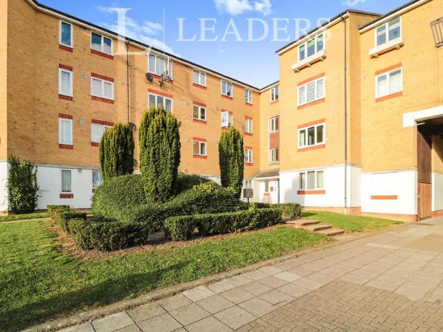 Dadswood, Harlow, CM20 2 bed flat to rent £1,275 pcm £294 pw