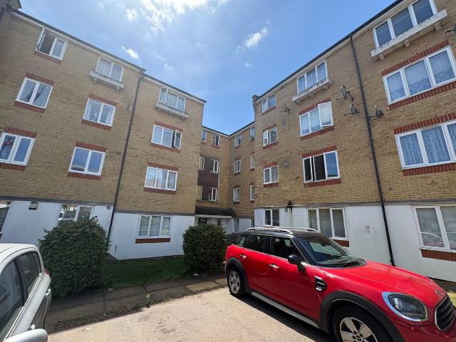 Dadswood, Harlow CM20, 2 bed flat to rent, £1,350 pcm | PrimeLocation