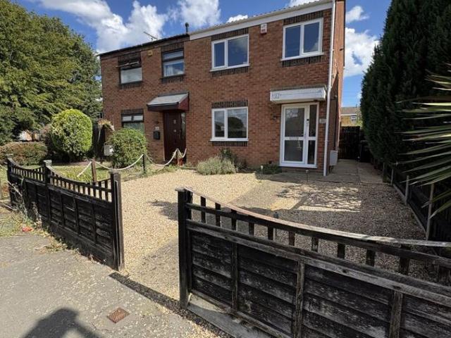 Daffodil Walk, Lowestoft NR33, 3 bed property to rent, £995 pcm | PrimeLocation