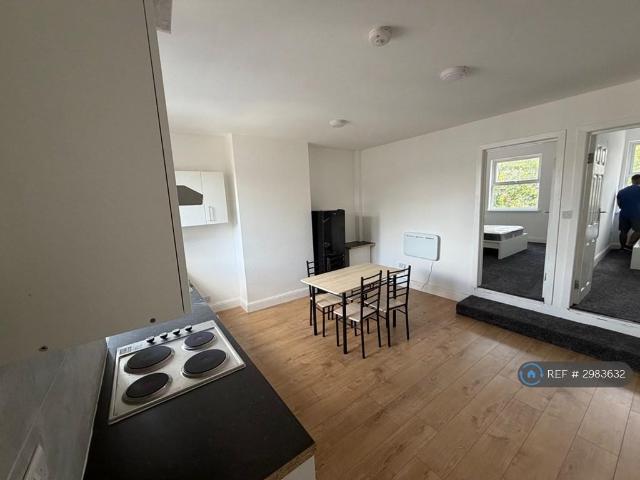 Dagenham, Dagenham, RM8 2 bed flat to rent £1,850 pcm £427 pw