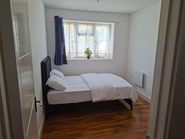Dagenham Rd, London, RM10 Studio to rent £1,550 pcm £358 pw