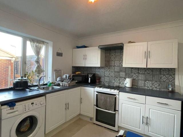 Dagenham RM10, Studio to rent, £1,250 pcm | PrimeLocation