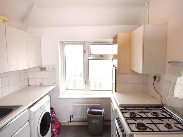 Dagenham RM8, 1 bed flat to rent, £1,450 pcm | PrimeLocation
