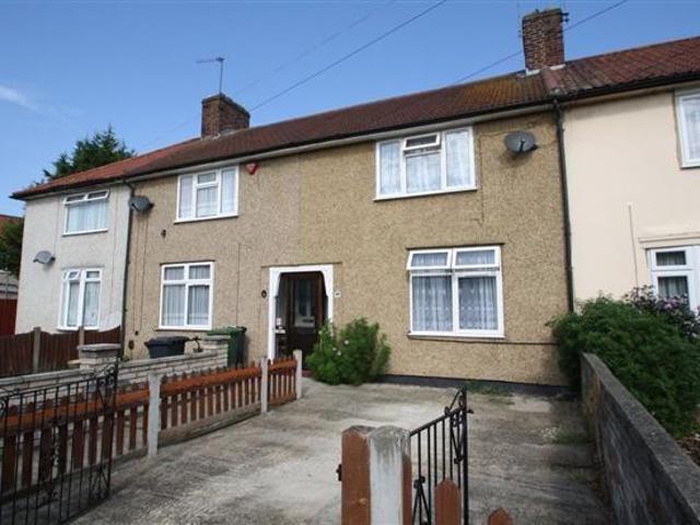 Dagenham, RM9 3 bed detached house to rent £2,400 pcm £554 pw