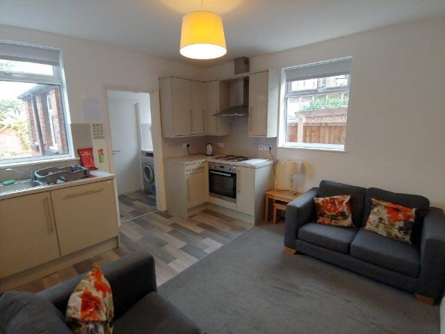 Dagmar Grove, Beeston, Nottingham, Nottinghamshire NG9, 4 bed shared accommodation to rent, £1,993 pcm | PrimeLocation