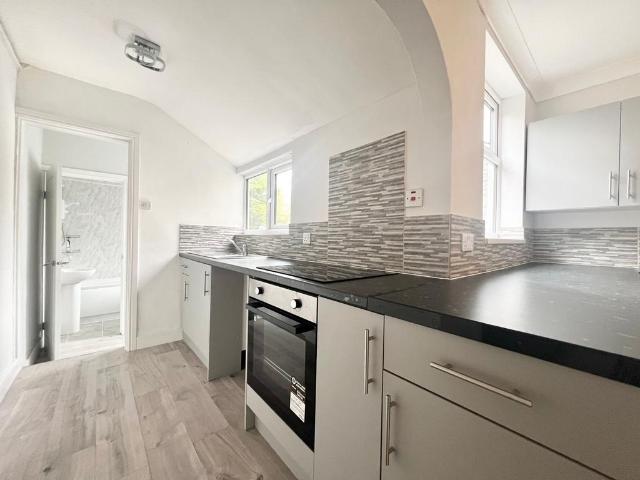 Dagmar Grove, Nottingham, NG9 3 bed terraced house to rent £1,175 pcm £271 pw
