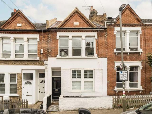Dagnan Road, London SW12 3 bed flat to rent £4,000 pcm £923 pw