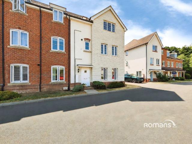 Dahlia, Woodley, Reading RG5, 2 bed flat to rent, £1,400 pcm | PrimeLocation