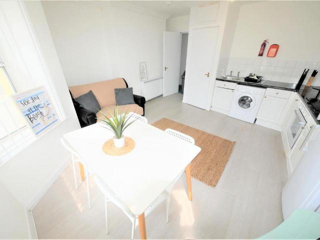 Daimler House, 34 40 Poole Hill. 6 bed flat to rent £2,950 pcm £681 pw