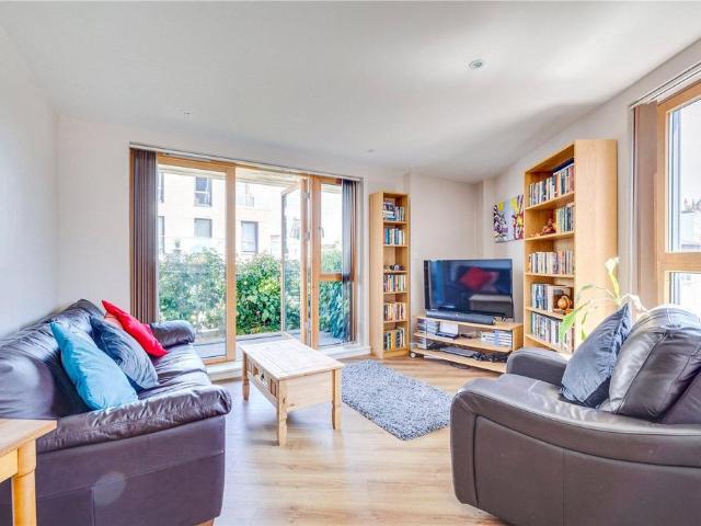 Dairy Close, London, SW6 1 bed apartment to rent £2,350 pcm £542 pw