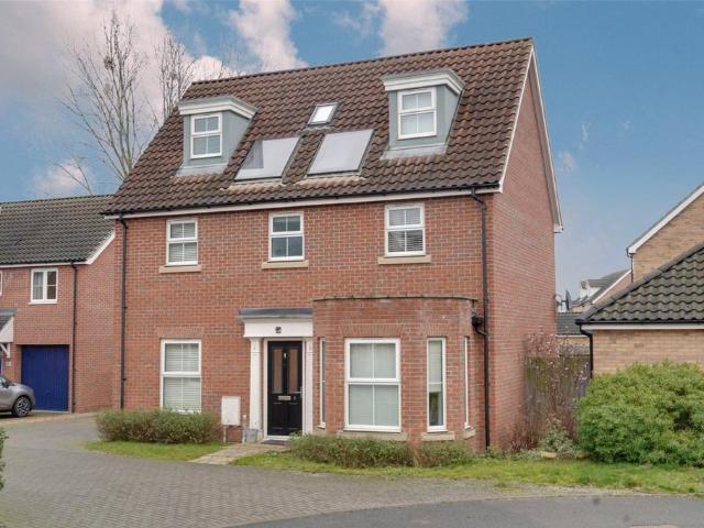 Dairy Drive, Beck Row, Bury St. 5 bed detached house to rent £2,115 pcm £488 pw
