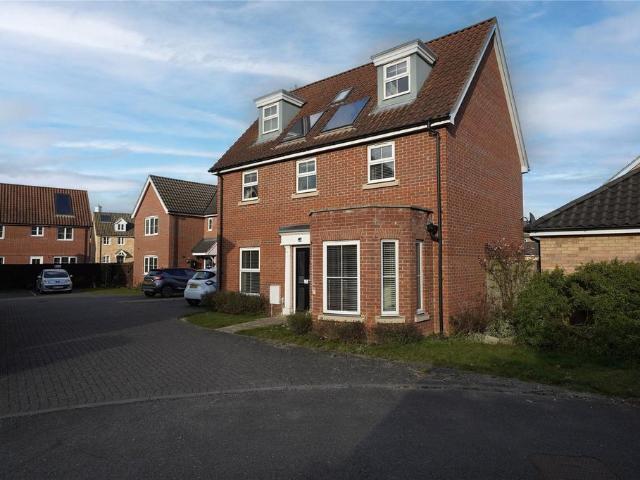 Dairy Drive, Beck Row, Bury St. 5 bed detached house to rent £2,250 pcm £519 pw