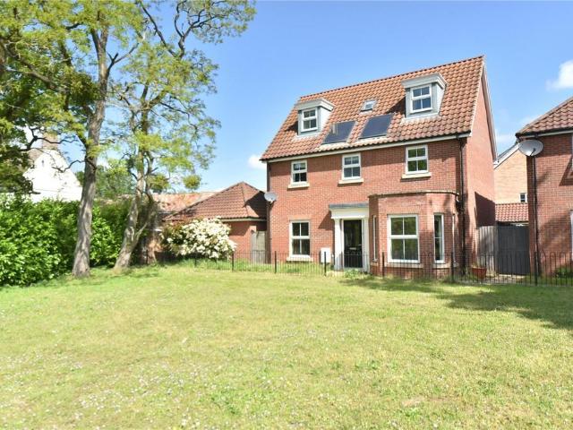Dairy Drive, Beck Row, Bury St. 5 bed detached house to rent £2,350 pcm £542 pw