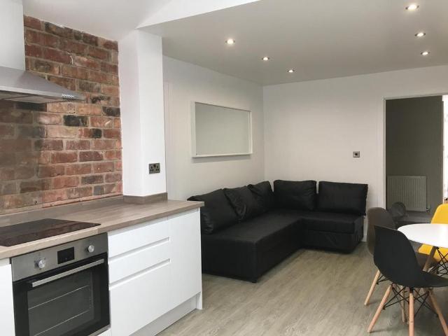 Daisy Road, Birmingham B16 5 bed house to rent £2,708 pcm £625 pw