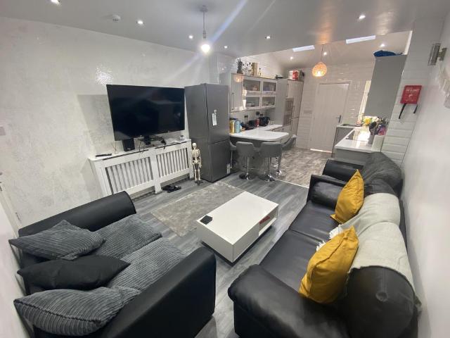 Daisy Road, Edgbaston B16 5 bed house to rent £2,933 pcm £677 pw