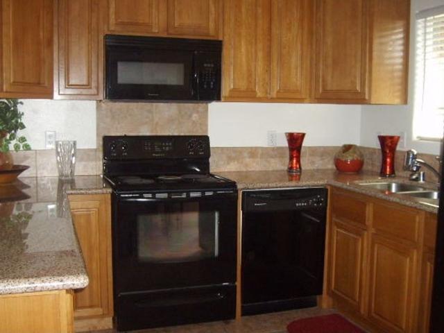 DAKOTA 3 Bedroom Apartment for Rent at 941 W Dakota Ave, Fresno, CA 93705
