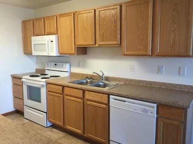 Dakota Creek Apartments Studio Apartment for Rent at 1820 Dakota Dr N, Fargo, ND 58102 NDSU