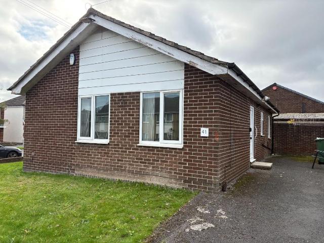Dalton Fold Road, Dalton, Huddersfield HD5, 2 bed detached bungalow to rent, £1,100 pcm | PrimeLocation