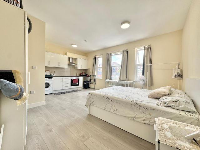 Dalton Street, London SE27, Studio to rent, £1,300 pcm | PrimeLocation