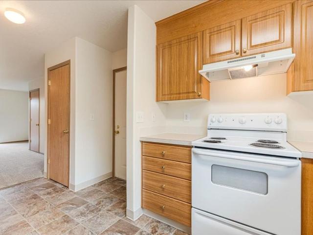 Dalton Park Apartments 2 Bedroom Apartment for Rent at 14201 E Burnside St, Portland, OR 97233 Hazelwood