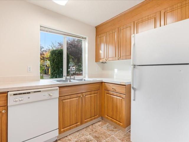 Dalton Park Apartments 3 Bedroom Apartment for Rent at 14201 E Burnside St, Portland, OR 97233 Hazelwood