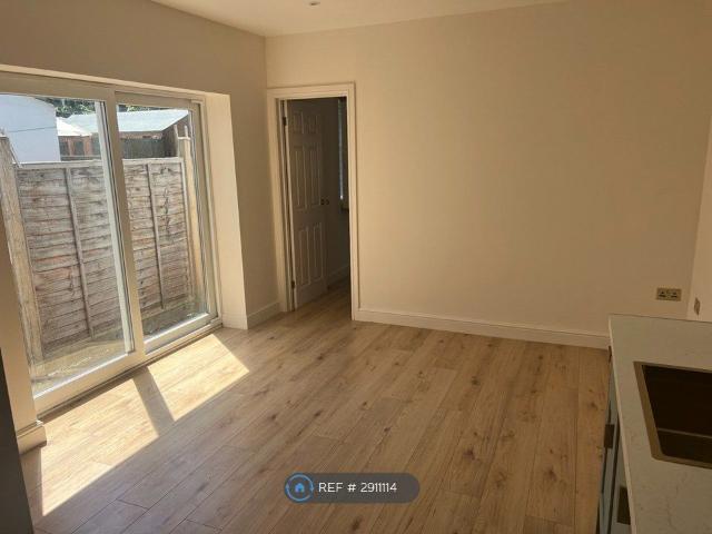 Dalyell Road, London SW9, 3 bed flat to rent, £3,100 pcm | PrimeLocation