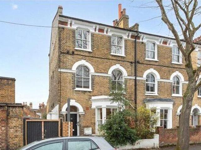 Dalyell Road, London, 3 Bedroom Apartment