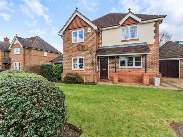 Dalby Close, Reading RG10 4 bed detached house to rent £3,250 pcm £750 pw