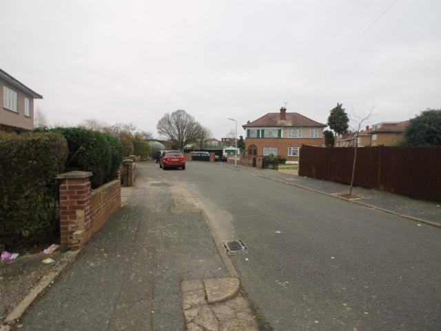 Dale Drive, Hayes UB4, Room to rent, £600 pcm | PrimeLocation