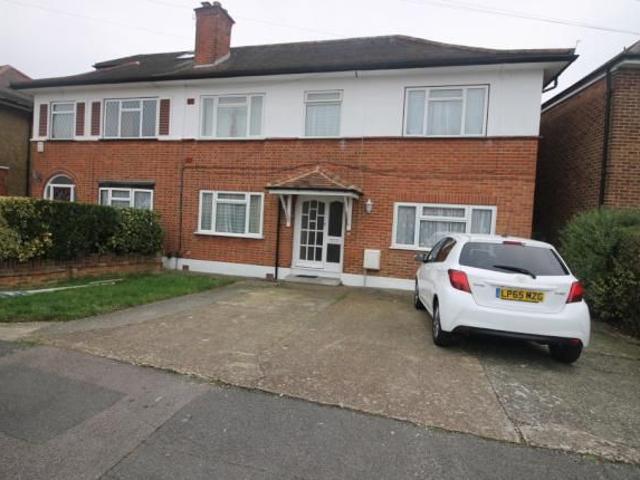 Dale Drive, Hayes UB4, Room to rent, £800 pcm | PrimeLocation