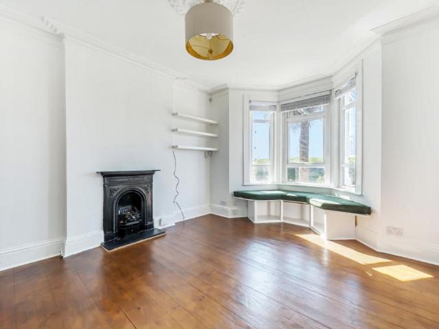 Dale Park Road, London, SE19 1 bed flat to rent £1,550 pcm £358 pw