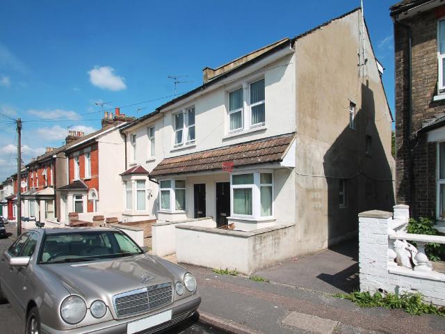 Dale Street, Chatham ME4, 4 bed end terrace house to rent, £1,600 pcm | PrimeLocation