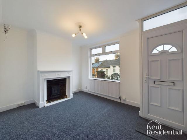 Dale Street, Chatham ME4, 2 bed terraced house to rent, £1,200 pcm | PrimeLocation