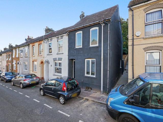 Dale Street, Chatham ME4, 3 bed end terrace house to rent, £1,500 pcm | PrimeLocation