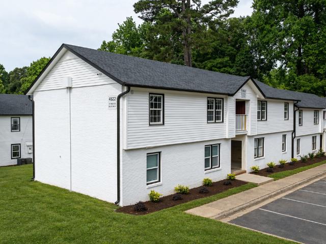 Dalecrest Place 2 Bedroom Apartment for Rent at 3200 Dalecrest Dr, Charlotte, NC 28269 Derita Statesville