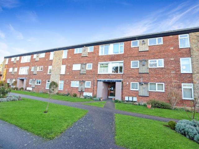 Dalegarth, Hurst Park Avenue CB4, 2 bed flat to rent, £1,400 pcm | PrimeLocation