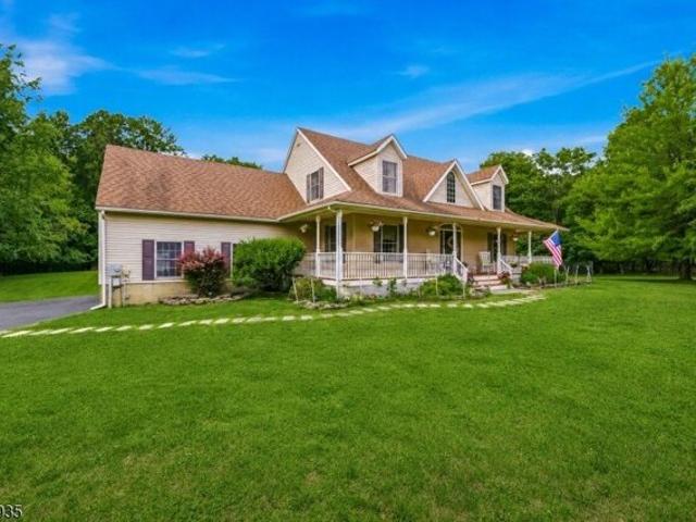 Dales Xing, Wantage Township, Home For Sale