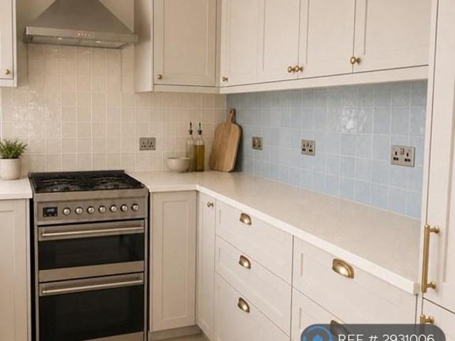Dalgarno Gardens, London, W10 3 bed maisonette to rent £3,765 pcm £869 pw