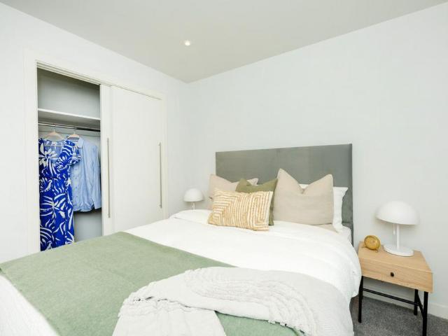 Dalian, 350 St Vincent Street G3 1 bed apartment to rent £1,280 pcm £295 pw