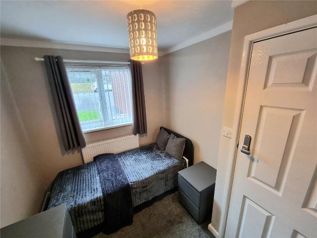 Dallamoor, Hollinswood, Telford, Shropshire TF3, Room to rent, £400 pcm | PrimeLocation