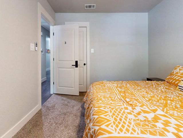 Dallas House. 10 Minute Drive to Downtown. Spacious & modern