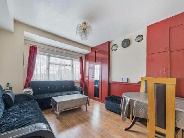 Dallas Road, Brent Cross, 3 Bedroom Flat